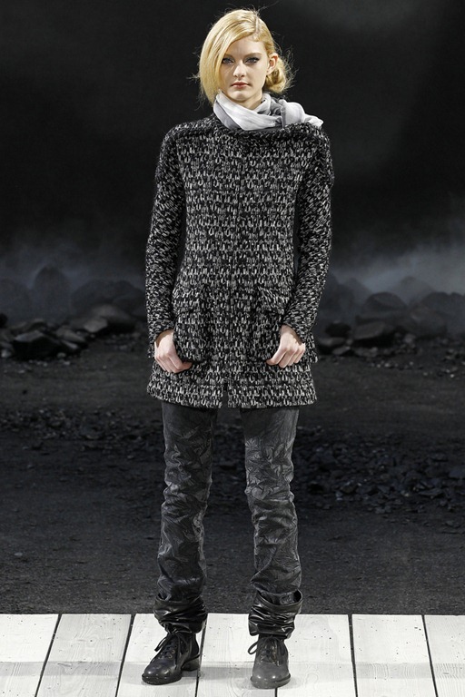 Wearable Trends: Chanel Ready-To-Wear Fall 2011, Paris Fashion Week